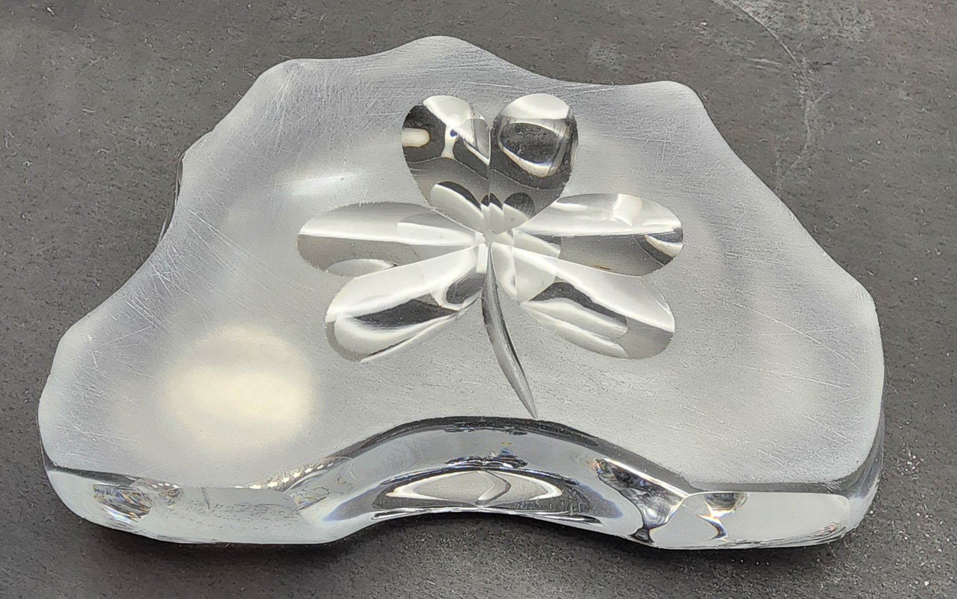 Hand cut glass shamrock paperweight, 24% lead crystal Great gift – O ...